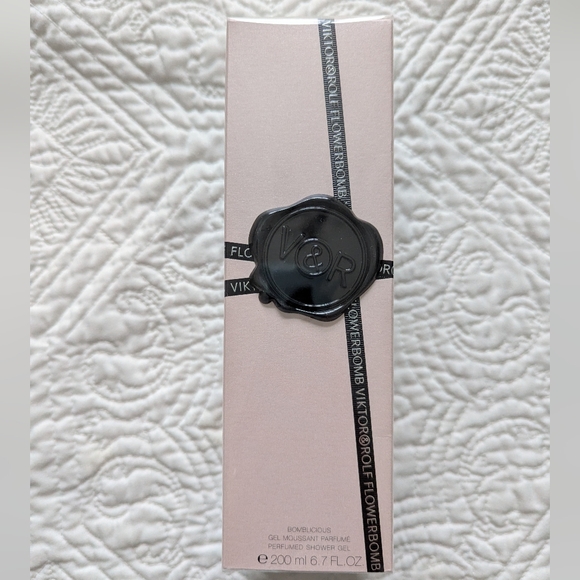 Viktor & Rolf | Bath & Body | Viktor Rolf Flowerbomb Pink And Black ...
